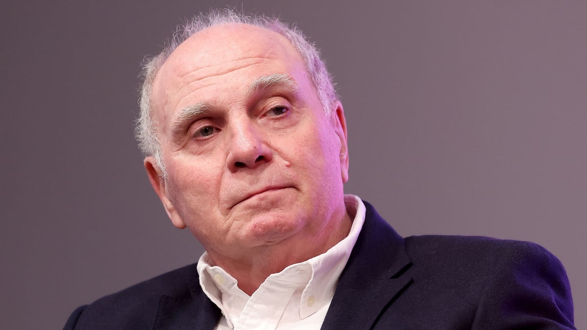 FC Bayern Hoeneß über Trainersuche Verstehe Hektik nicht kicker