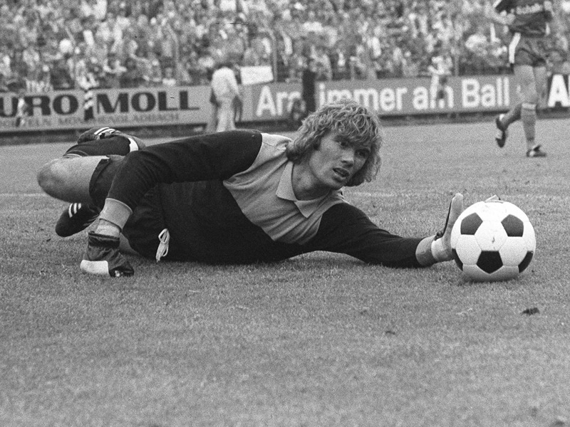 Trikottausch: Überläufer zwischen Hertha und Schalke - Bundesliga ...