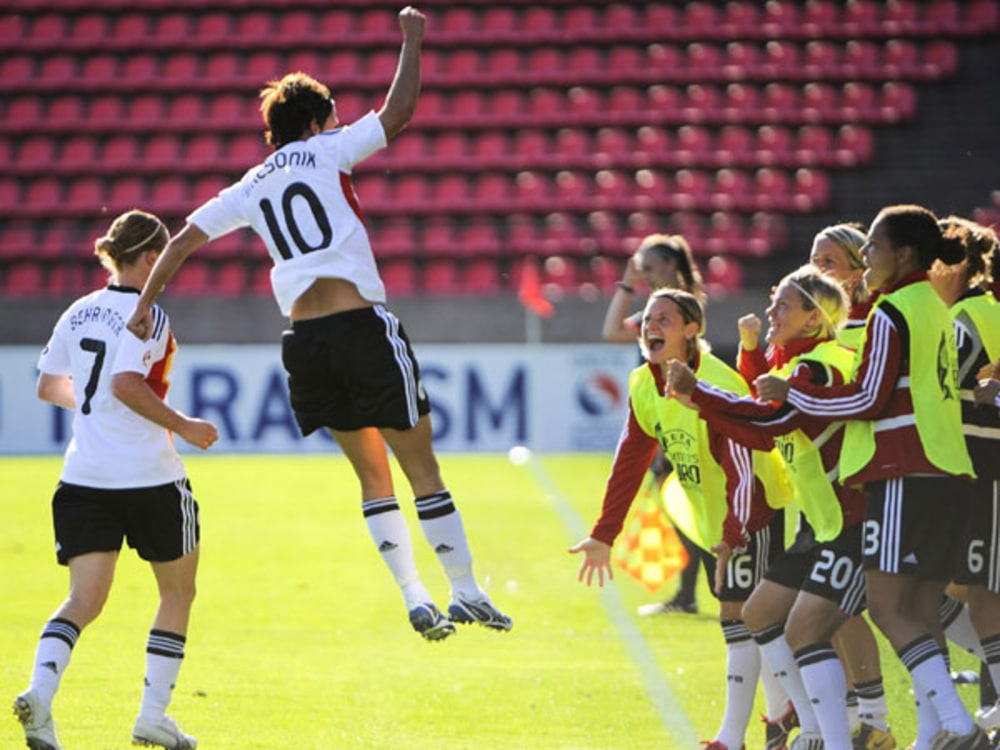 Dr. Schimpf motiviert die DFB-Elf | Frauen - kicker