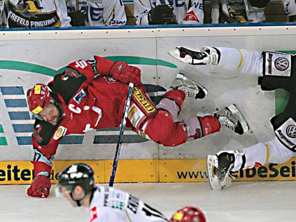 Boos: Knie-OP! | Eishockey - kicker