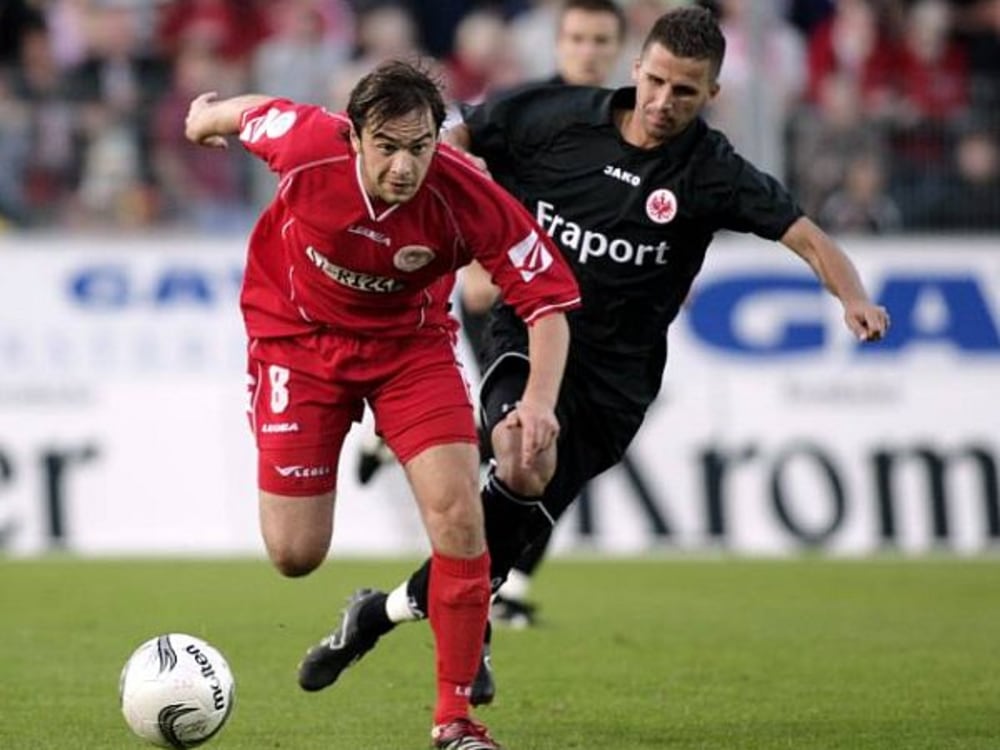 Vujevic steht vor der Unterschrift | Regionalliga - kicker