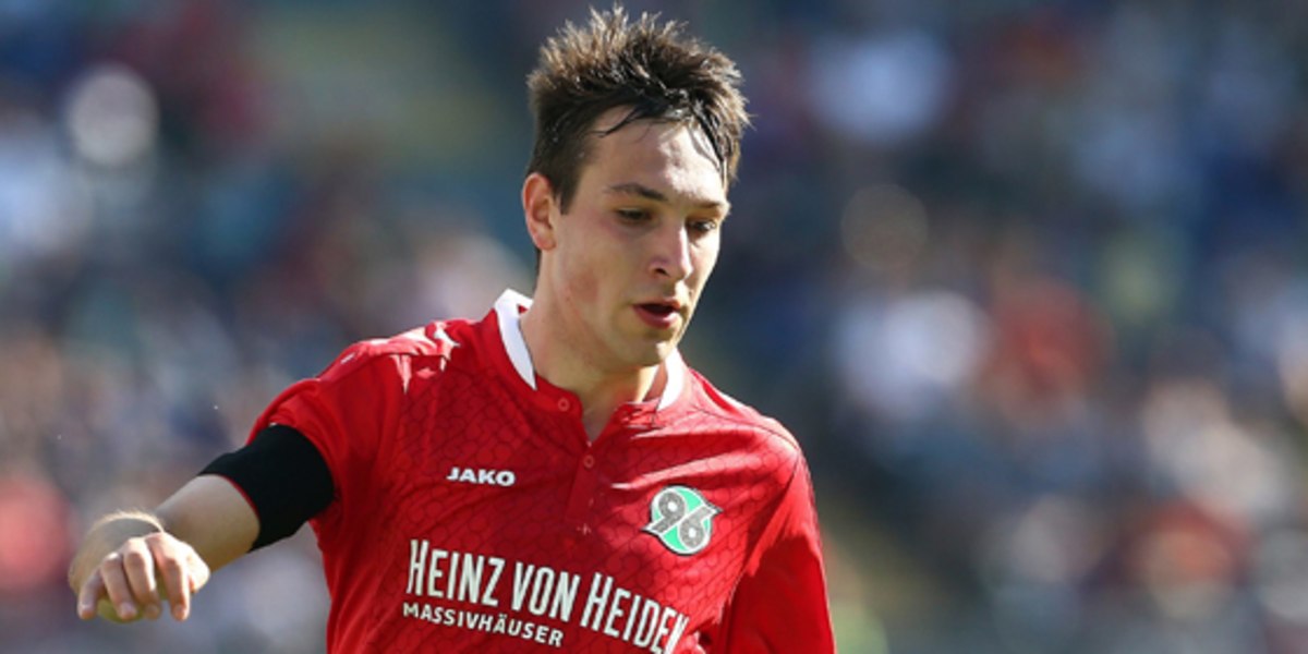 Arkenberg unterschreibt ersten Profivertrag - kicker