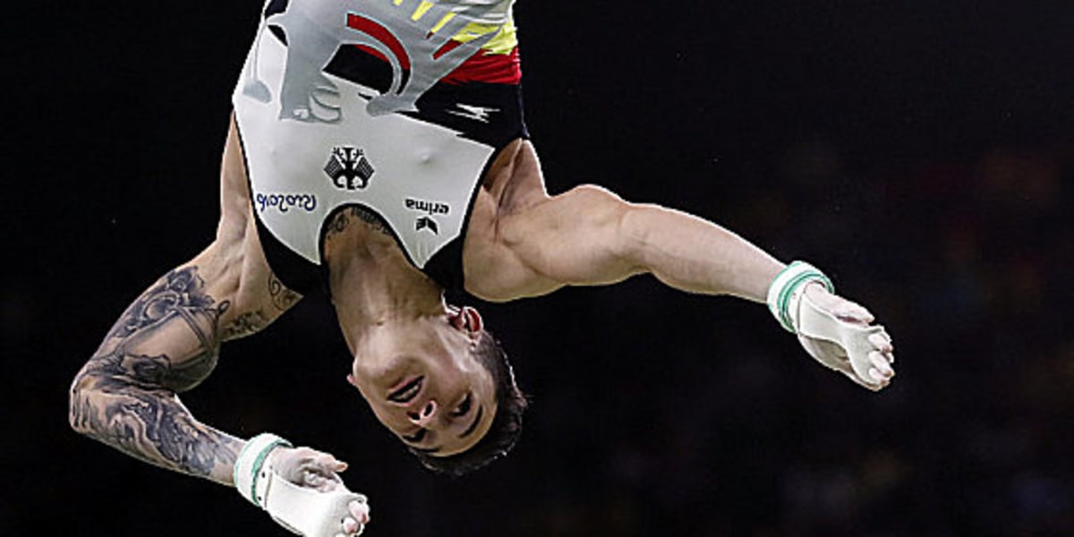 Toba als Motivator auf Krücken - Gold für Japan - kicker