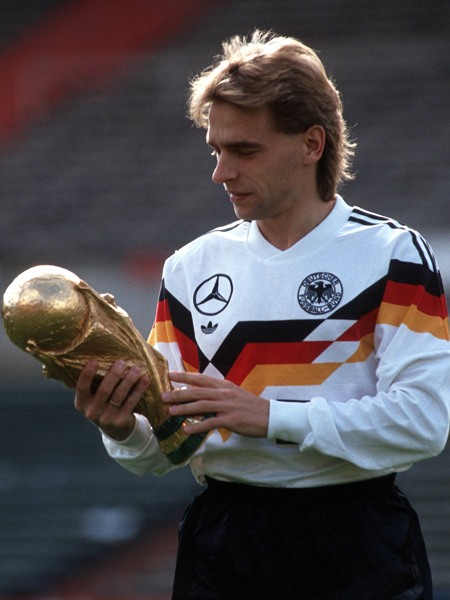 Buon Compleanno! Thomas Häßler wird 50 - Bundesliga | Bildergalerie ...