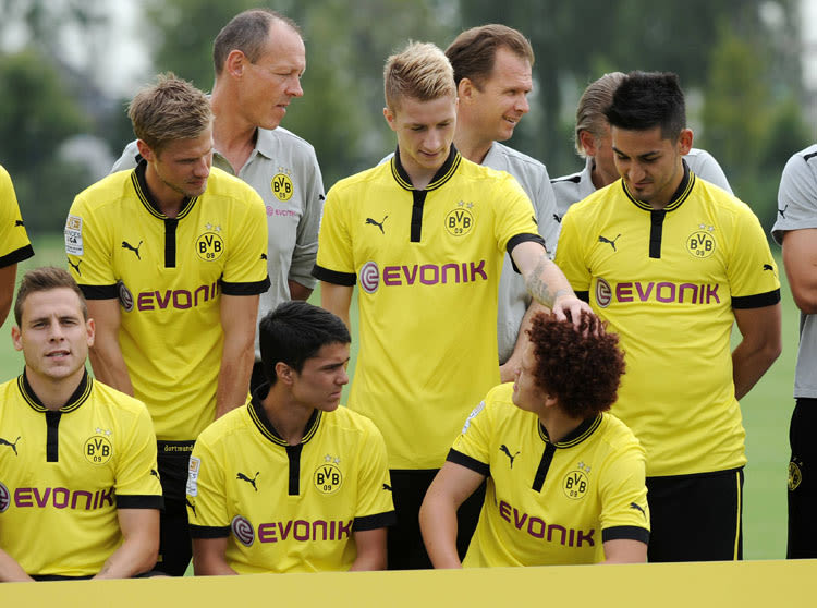 Emma, Reus und Co. beim Fotoshooting - Bundesliga | Bildergalerie - kicker