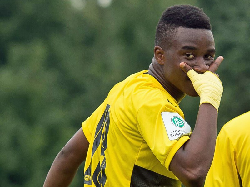 Mit 12: Moukoko wird für deutsche U-16-Auswahl berufen | Junioren - kicker