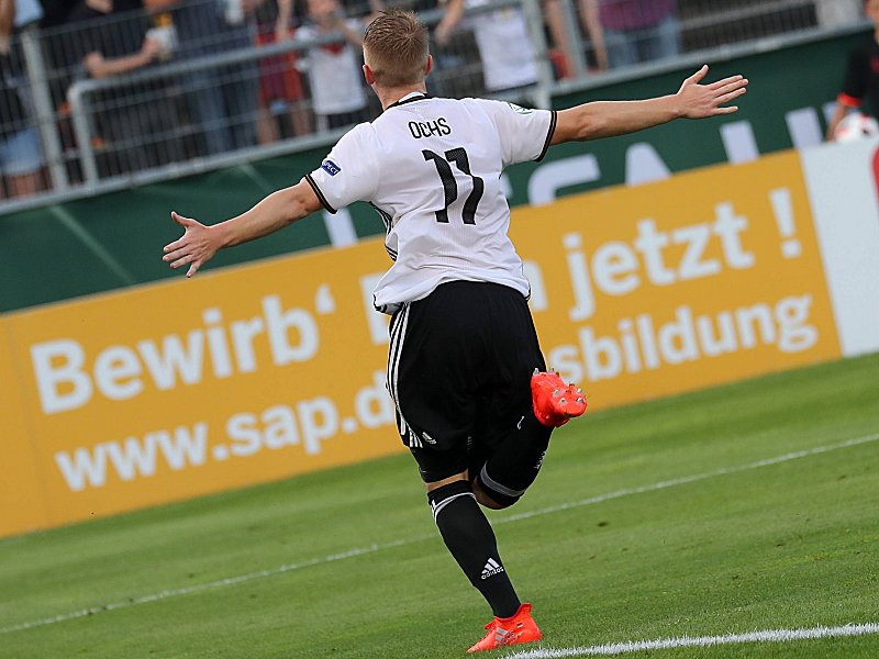 Henrichs nervenstark! Deutschland fährt zur WM - kicker