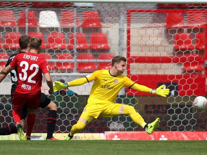 Ademi und Baumann spielen Erfurt aus - kicker