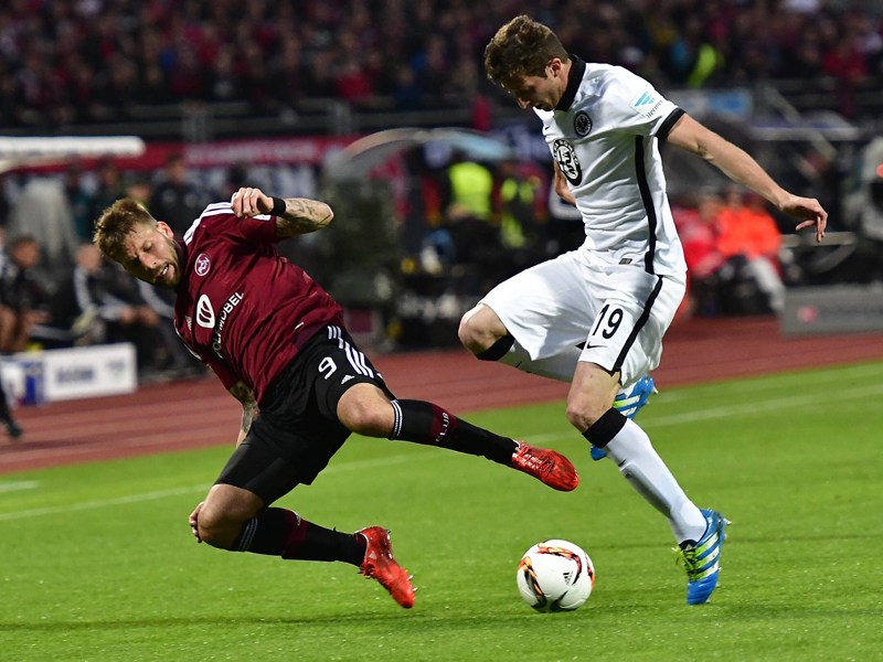 Spielanalyse | Seferovic hält Frankfurt in der Bundesliga | 1. FC ...