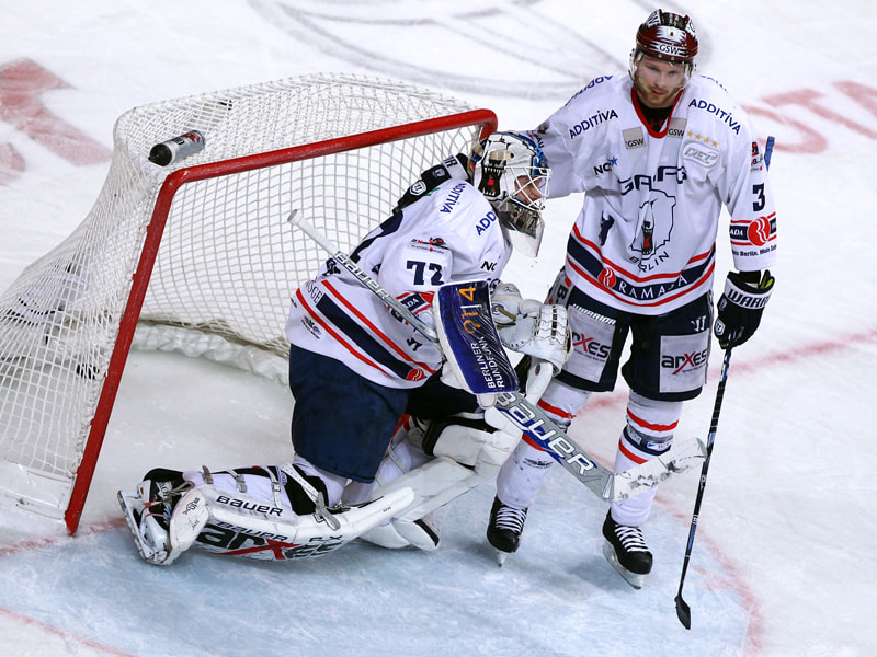 Sharrow-Doppelpack stößt Final-Tür weit auf | Eishockey - kicker