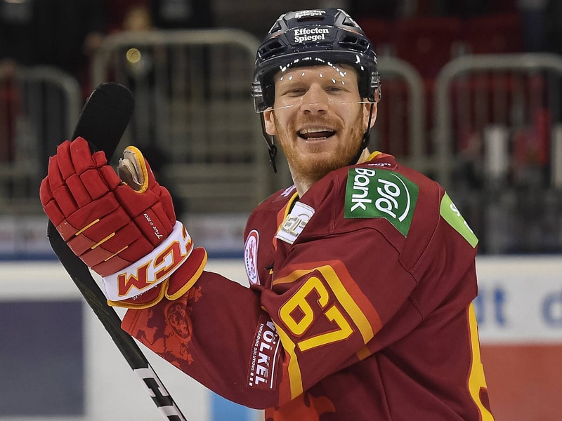 "Wichtiges Zeichen": Verteidiger Bernhard Ebner bleibt bis 2022 bei der ...