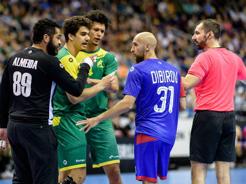 Tätlichkeit und Rot: Dibirov brennen Sicherungen durch - Brasilien ...