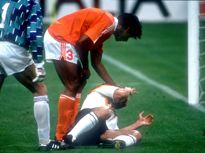 Rijkaards Spuckattacke auf Völler - Nationalelf | Bildergalerie - kicker