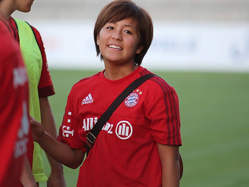 Iwabuchi träumt und verlängert | Frauen - kicker