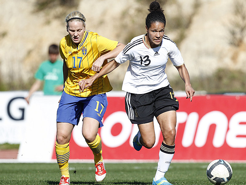 Dreimal da Mbabi - nun wartet der Weltmeister! | Frauen - kicker