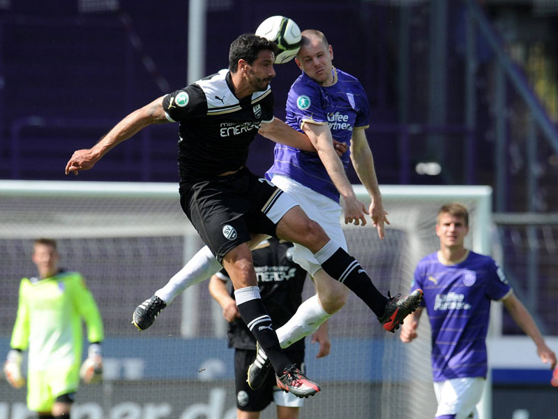 Grimaldi versucht sich an der Bremer Brücke | 3. Liga - kicker