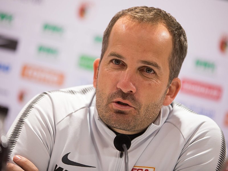 Manuel Baum, der Trainer des FC Augsburg, vor dem Heimspiel gegen ...