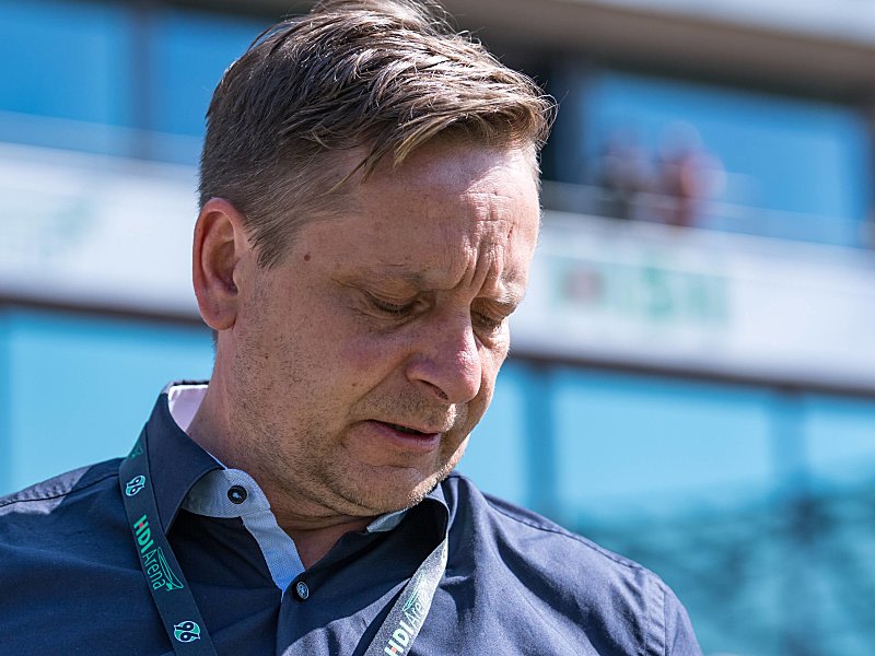 kicker-Kommentar zum Fall Horst Heldt: Ein Poker mit vielen Verlierern ...