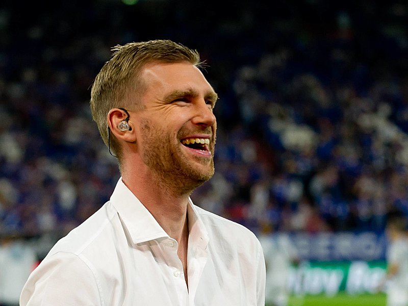 Per Mertesacker feiert sein Abschiedsspiel in Hannover: "Meilenstein ...