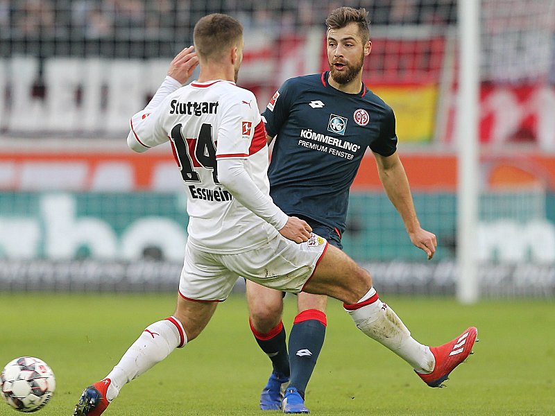 Mainz: Alexander Hack läuft Moussa Niakhaté den Rang ab - kicker