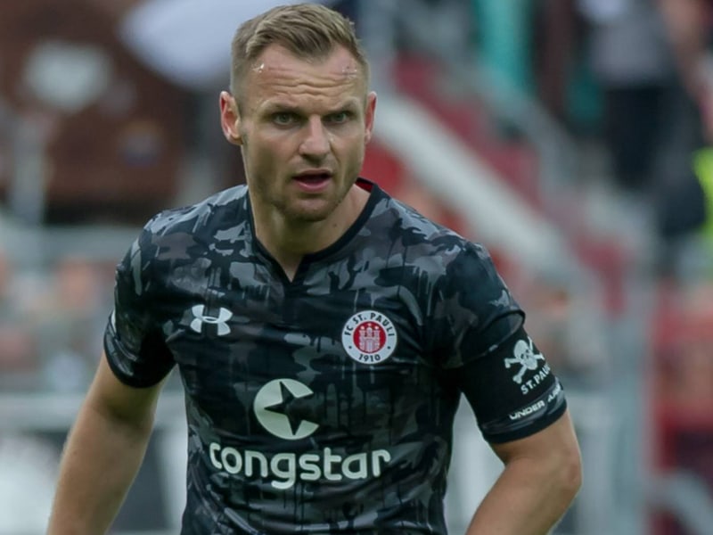 Den Totenkopf am Arm: Nehrig zum Kapitän des FC St. Pauli gewählt - kicker