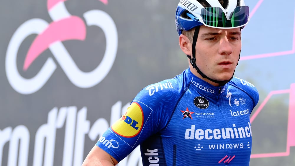 Remco Evenepoel Sturz - Remco Evenepoel Ist Nach Einem Sturz Auf Der 17 ...