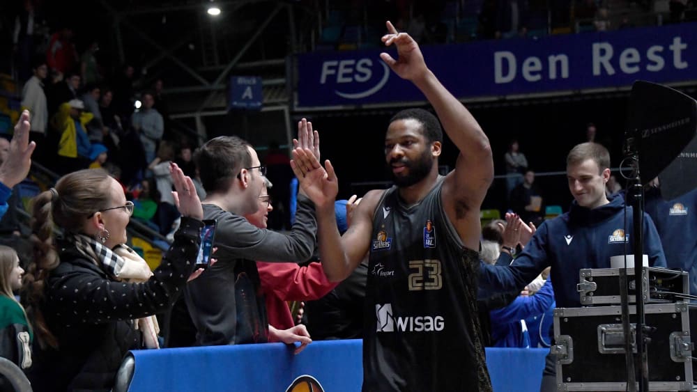 Nach 14 Jahren Frankfurt: Robertson hört im Sommer auf - kicker