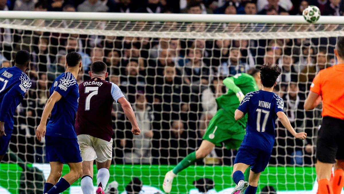Im Bus mit der DFB-Elf: Nationalmannschaft in Stuttgart angekommen ...