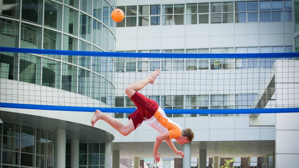 Bossaball - eine Kombination aus vier Sportarten - kicker