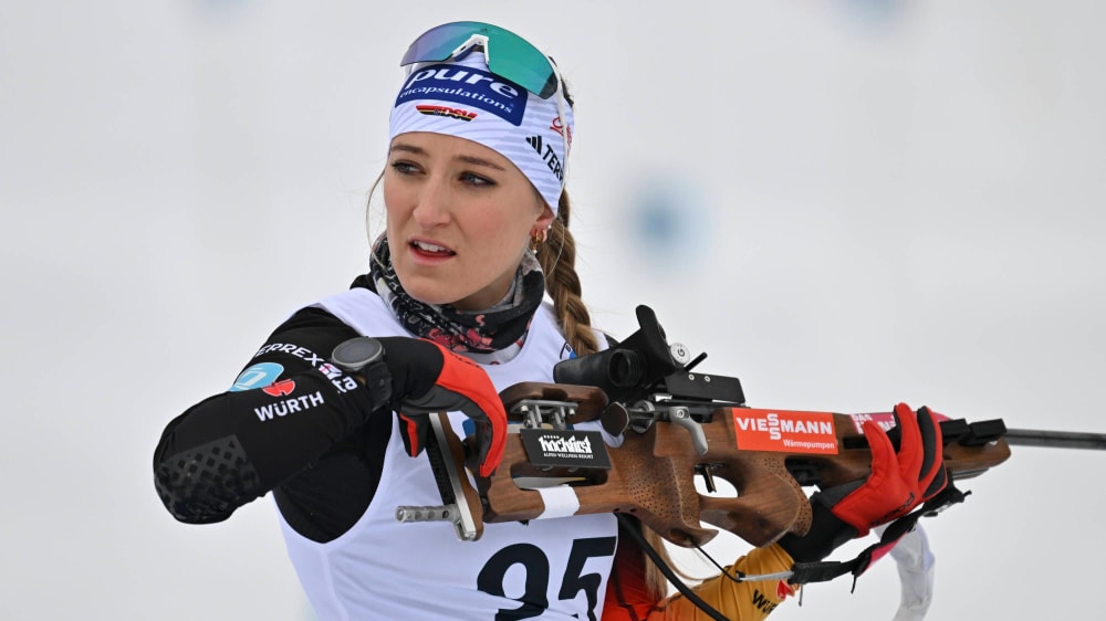 "Erstmal gesund werden": Biathletin Weidel beendet Saison - kicker