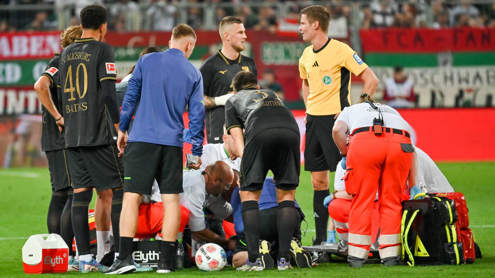 Fellhauer mit Frakturen entlassen - FCA hat trotzdem Sorgen - kicker
