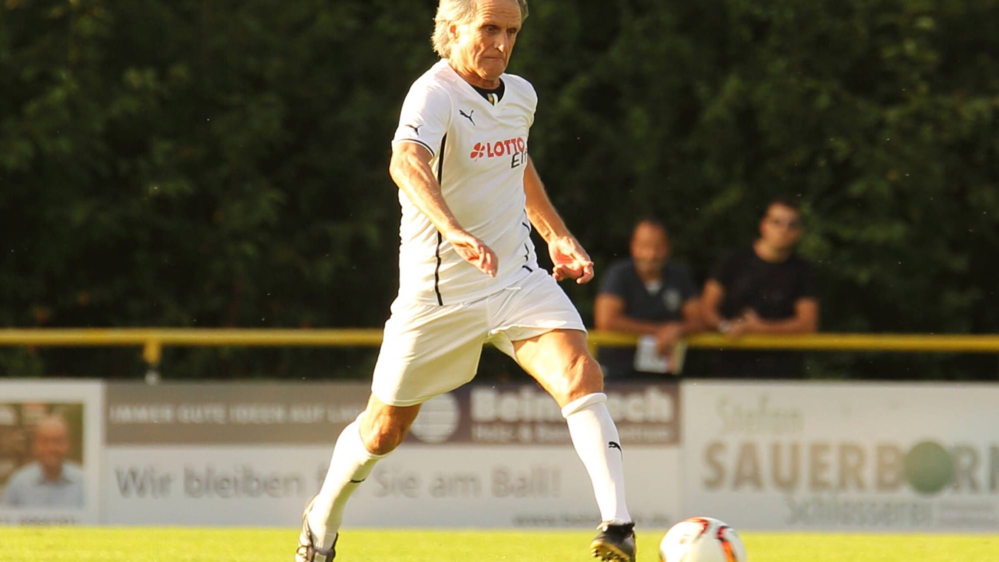 Weltmeister und Wohltäter: Wolfgang Overath in Bildern - kicker