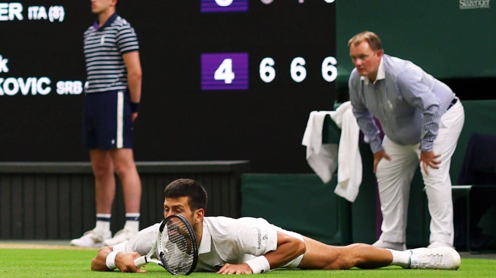 Djokovic überwindet Sinner und steht im Wimbledon-Finale - kicker