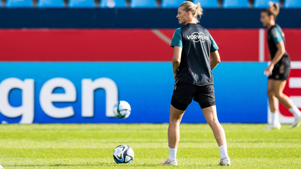 Island - und dann? Carlson hofft auf einen Verbleib von Popp - kicker