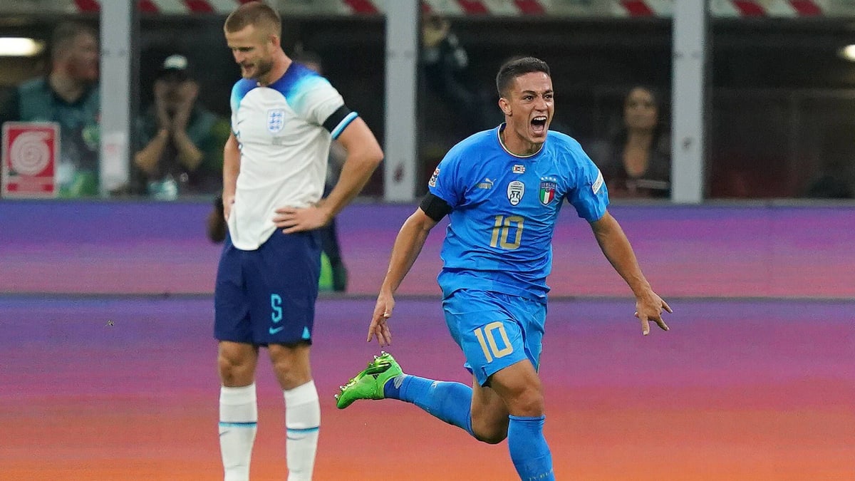 England steigt ab: Raspadoris Treffer reicht Italien zum Sieg - kicker