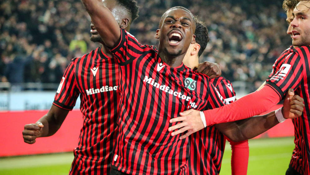 Asekos "begleiteter Weg" führt steil nach oben - kicker