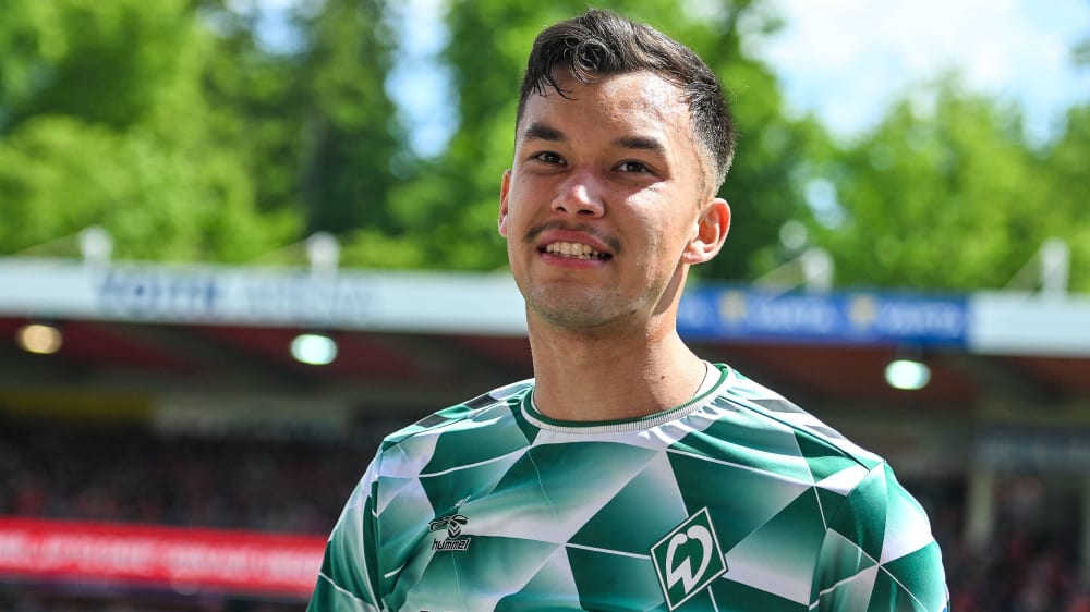 "Er macht richtig Druck": Werder verlängert mit Keeper Backhaus - kicker