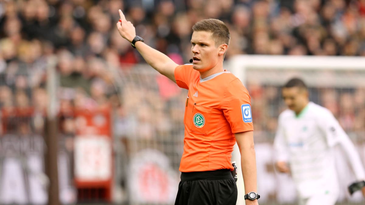 "Anspannung ist groß": Schiedsrichter Exner vor Bundesligapremiere - kicker