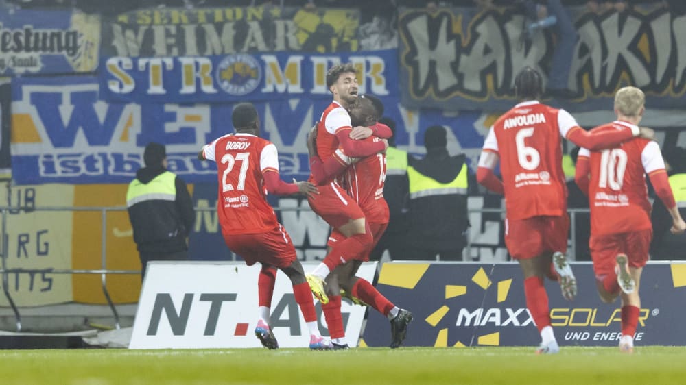 Rot-Erfurt schlägt Carl Zeiss Jena im Thüringen-Derby - kicker