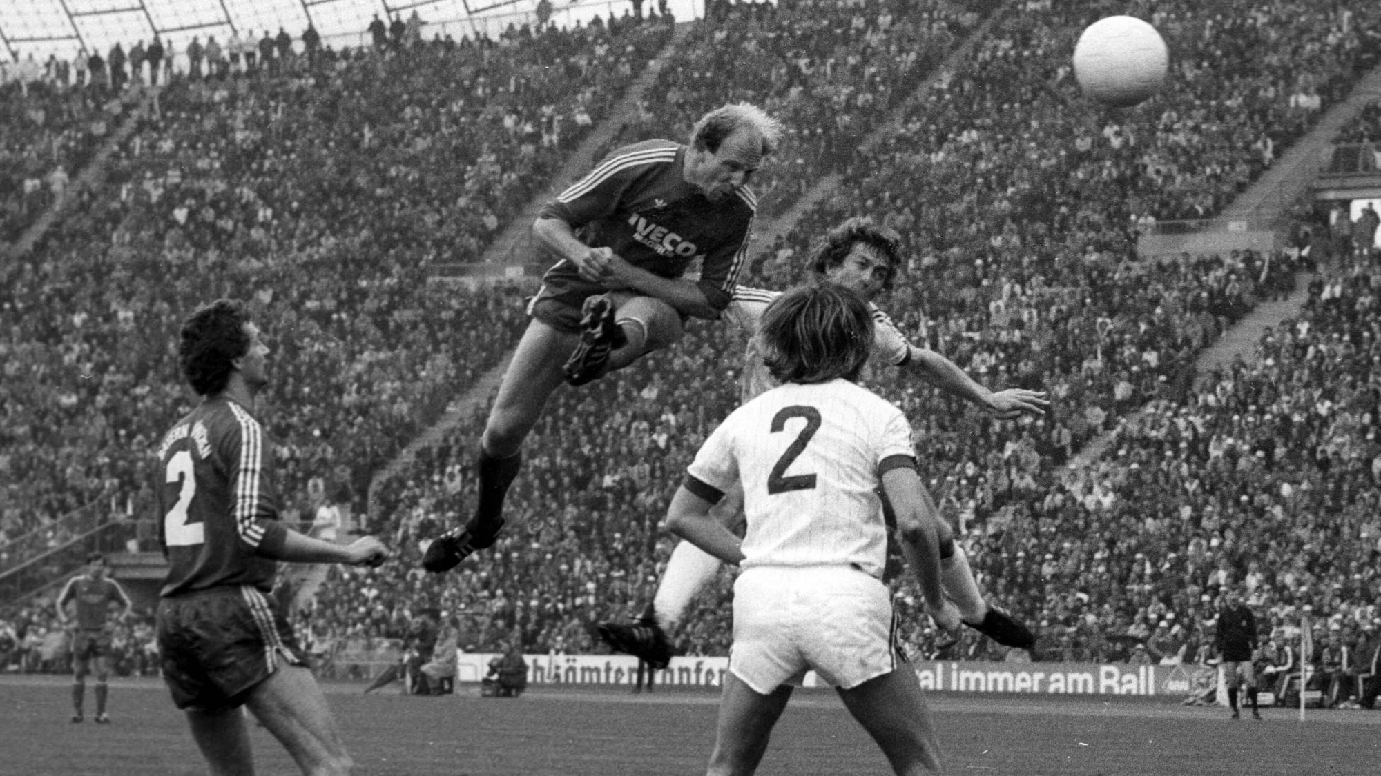 Tore, Titel, Turban: Dieter Hoeneß wird 70 - kicker
