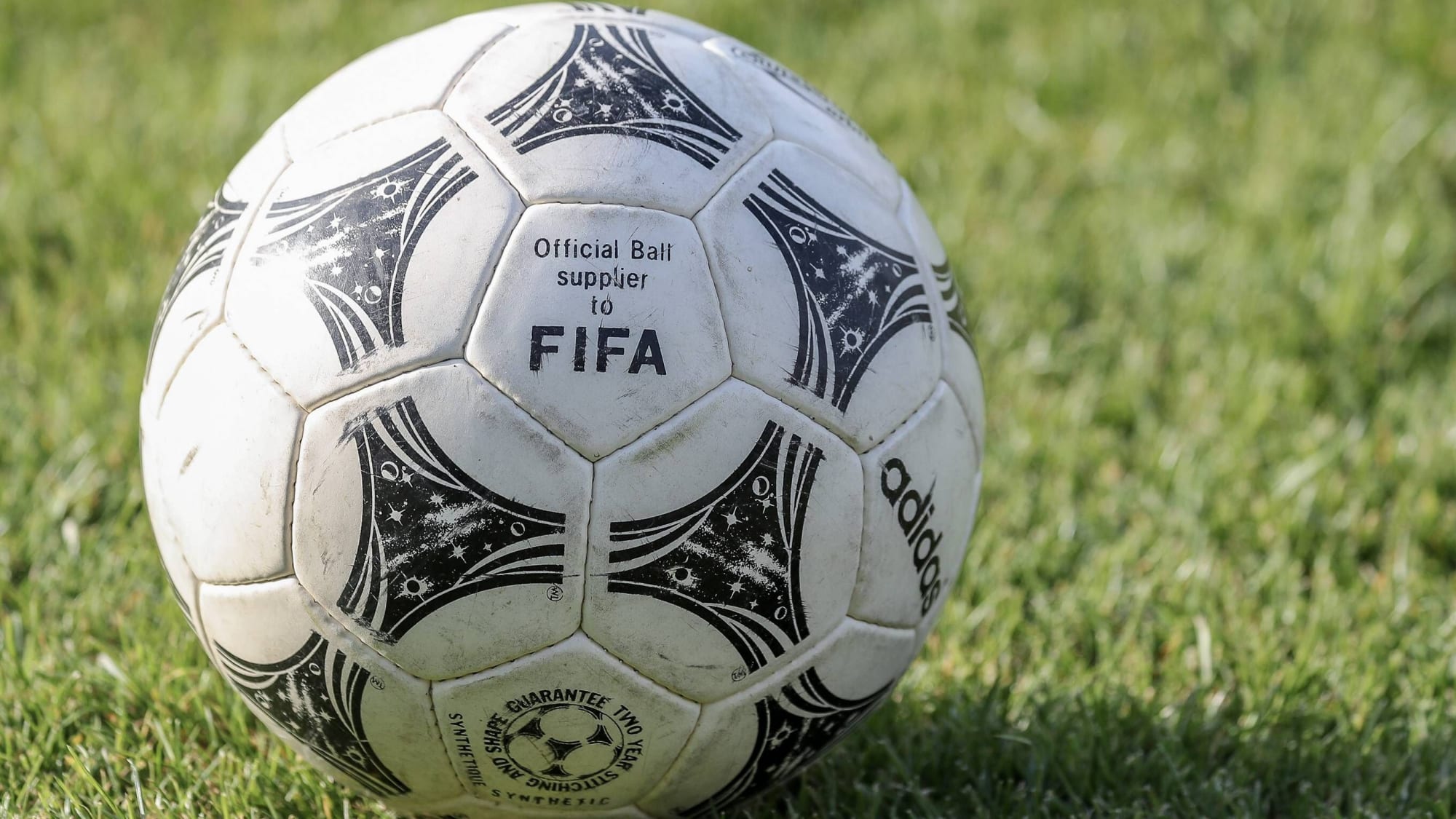 WM 2022: Alle WM-Bälle seit 1954 - kicker