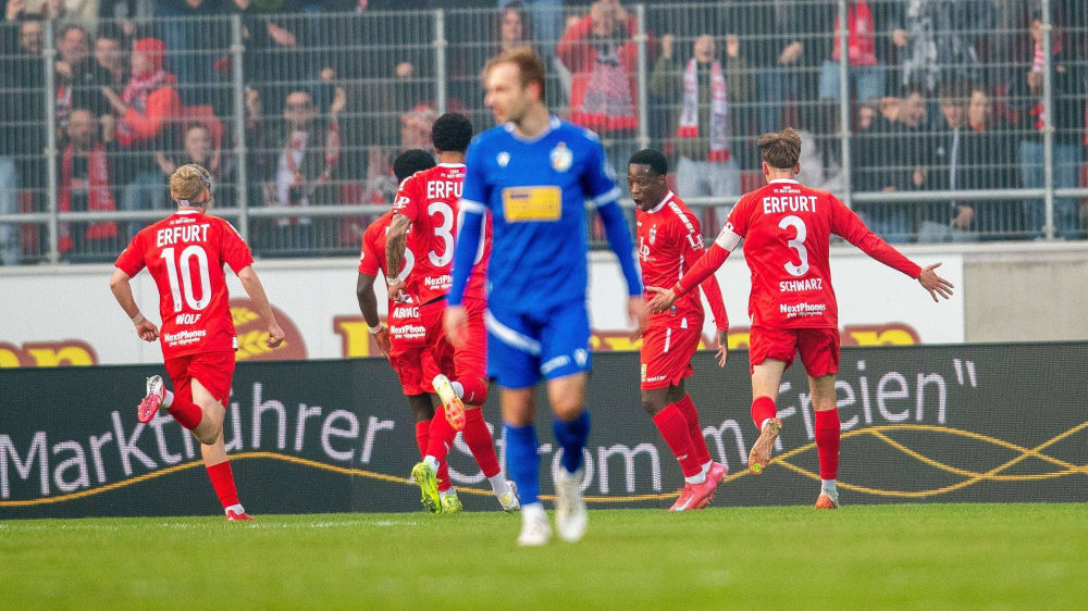 Tempo gegen Jena: Rot-Weiß Erfurt gewinnt Thüringen-Derby - kicker