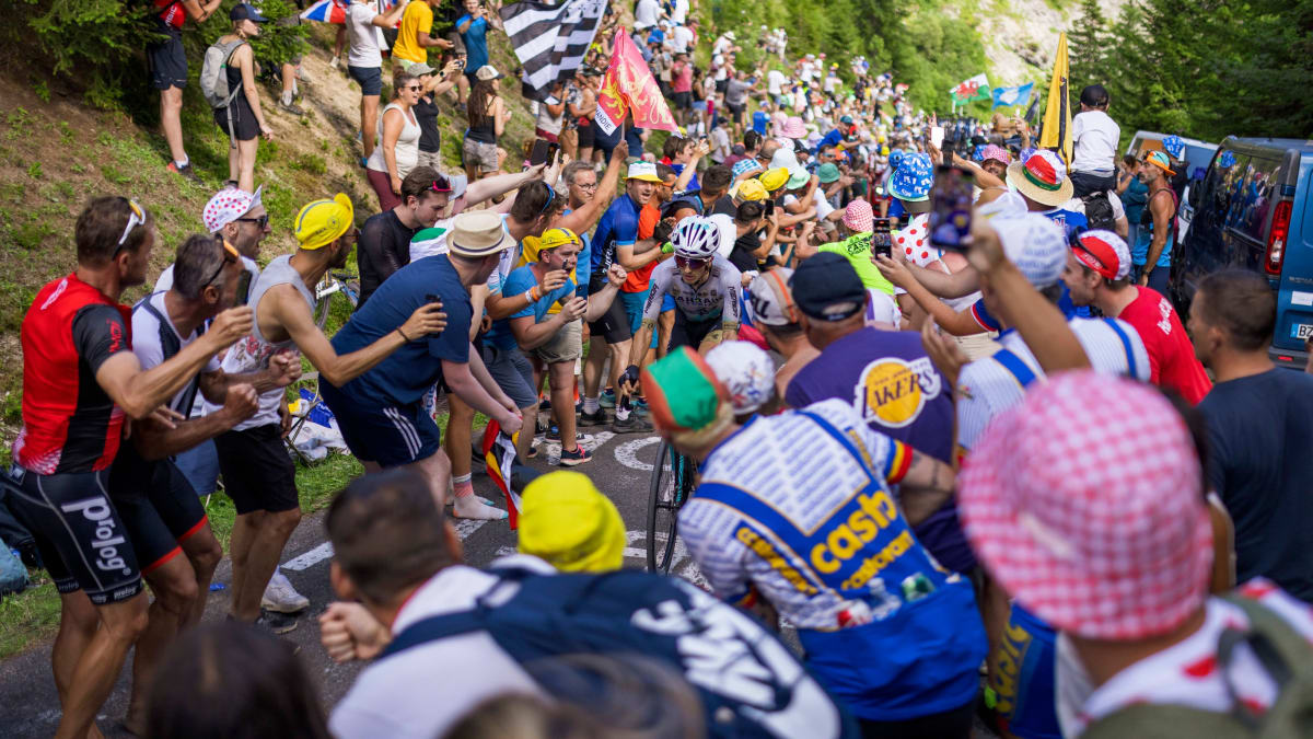 Tour de France: Zuschauer nach Tour-Massensturz identifiziert - kicker