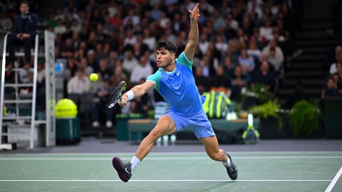 Alcaraz kann zeitweise nur Staunen, gewinnt am Ende aber klar