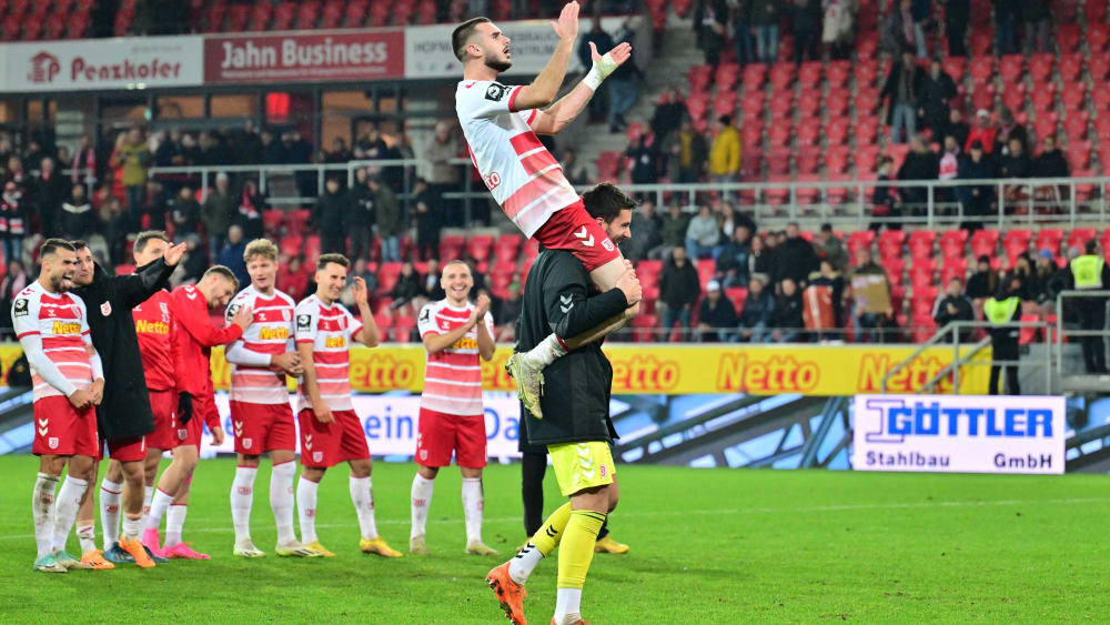 Regensburgs Erfolgswelle: "Die Mannschaft findet immer Wege" - kicker