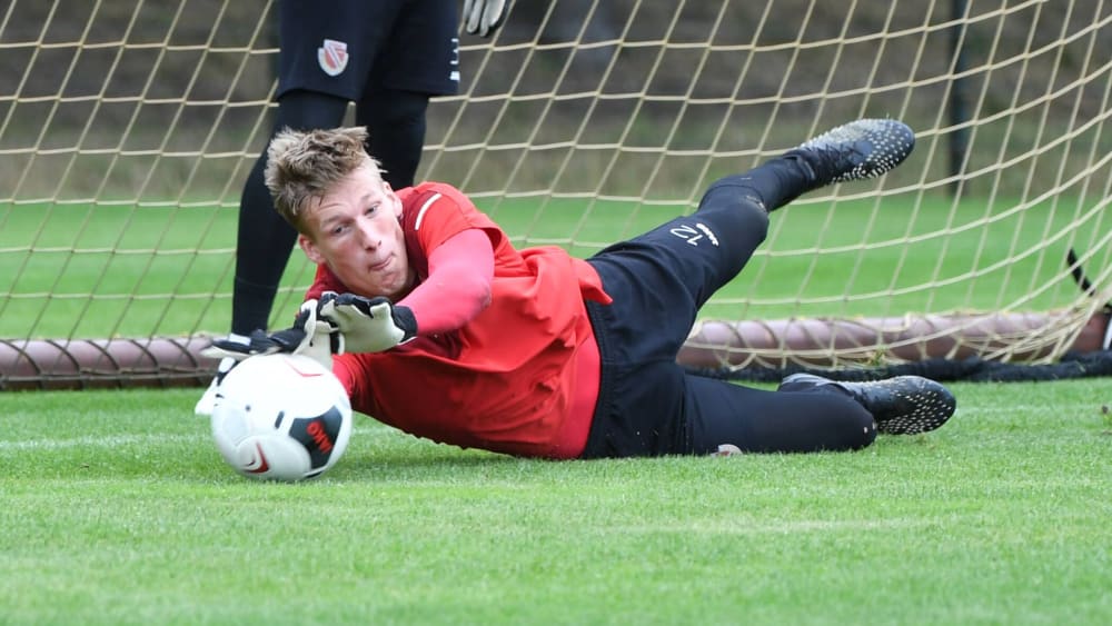 Energie Cottbus verlängert Vertrag mit Torwart-Talent Bethke - kicker