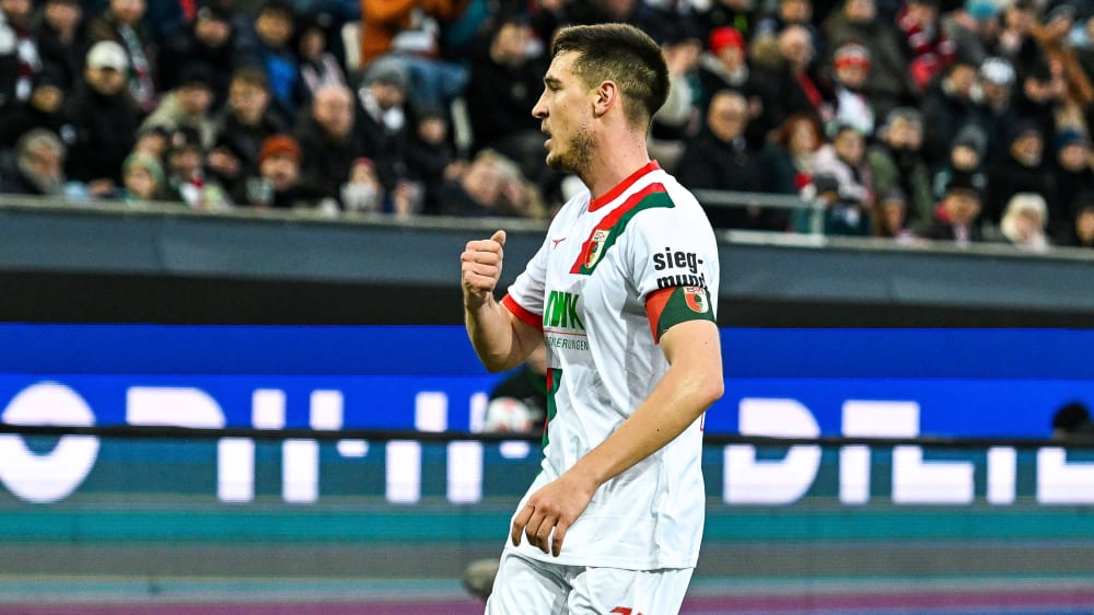 Keven Schlotterbeck bleibt FCA-Kapitän - kicker