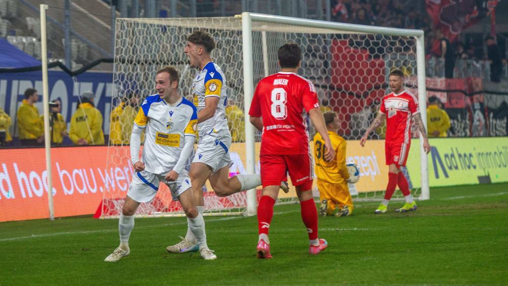 Von Ausschreitungen überschattet: Jena besiegt harmlosen HFC - kicker