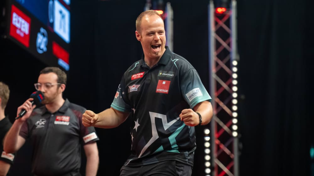 Max Hopp sichert sich seinen Platz für die Darts-WM 2026 - kicker