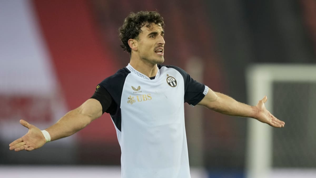 Der FC Basel könnte für die Rückrunde Julien Duranville von Borussia ...